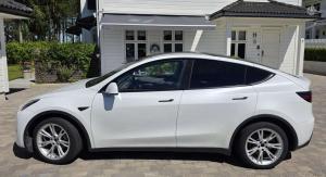 White Tesla Model Y 2021 in Kaunas, with an engine capacity of 0.00 L and mileage of 265 thousand km for 22000 €, photo 4 on AUTOMOTO.COM.LV