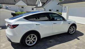 White Tesla Model Y 2021 in Kaunas, with an engine capacity of 0.00 L and mileage of 265 thousand km for 22000 €, photo 5 on AUTOMOTO.COM.LV