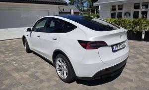 White Tesla Model Y 2021 in Kaunas, with an engine capacity of 0.00 L and mileage of 265 thousand km for 22000 €, photo 6 on AUTOMOTO.COM.LV