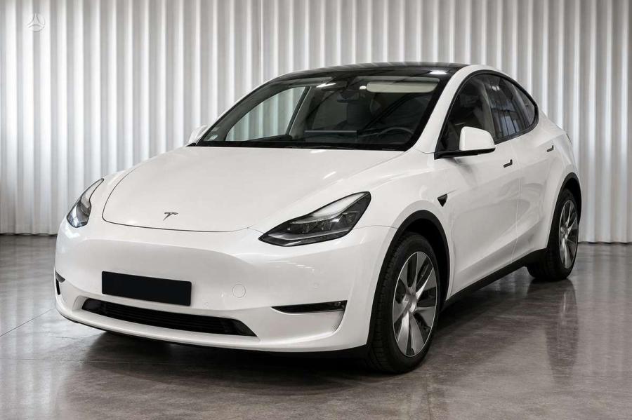 White Tesla Model Y 2021 in Tukums, with an engine capacity of 0.00 L and mileage of 63 thousand km for 33990 €, photo 1 on AUTOMOTO.COM.LV