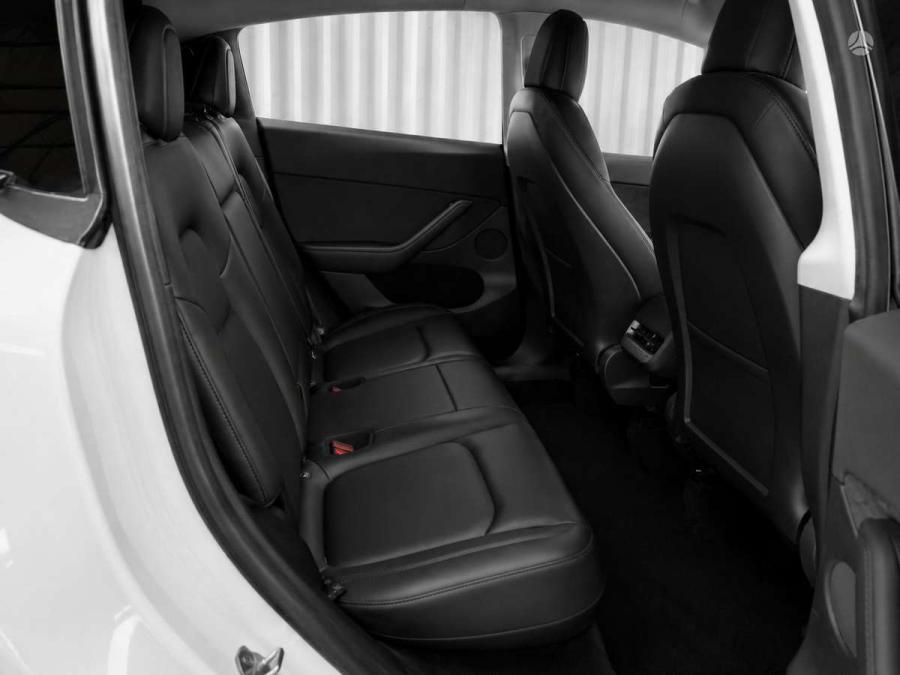 White Tesla Model Y 2021 in Tukums, with an engine capacity of 0.00 L and mileage of 63 thousand km for 33990 €, photo 5 on AUTOMOTO.COM.LV