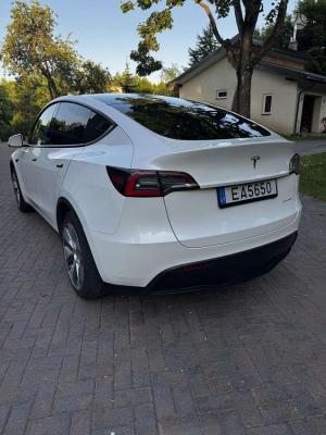 Balts Tesla Model Y 2021 Viļņa, ar dzinēja tilpumu 0.00 L un nobraukumu 58 tūkst. km par 26900 €, foto 4 vietnē AUTOMOTO.COM.LV