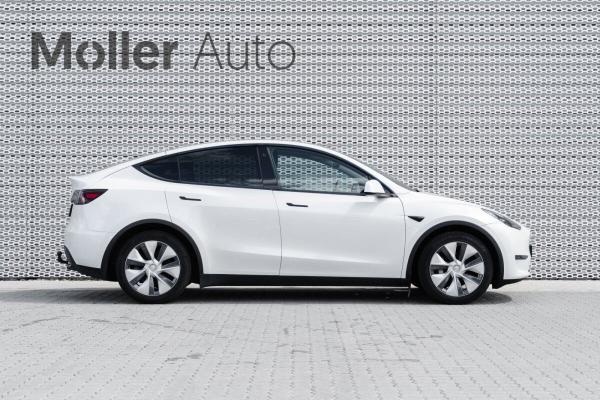 Balts Tesla Model Y 2021 Mārupe, ar dzinēja tilpumu 0.00 L un nobraukumu 71 tūkst. km par 32150 €, foto 5 vietnē AUTOMOTO.COM.LV