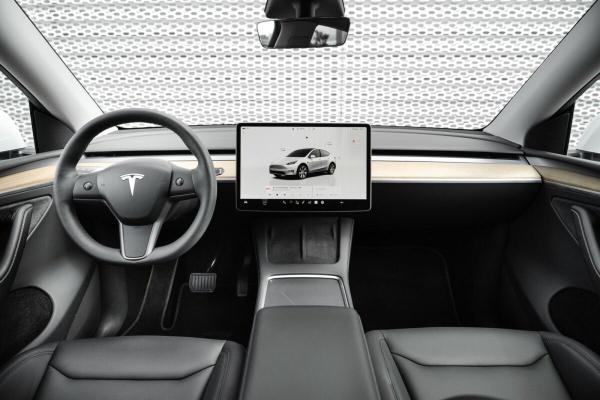 Balts Tesla Model Y 2021 Mārupe, ar dzinēja tilpumu 0.00 L un nobraukumu 71 tūkst. km par 32150 €, foto 6 vietnē AUTOMOTO.COM.LV