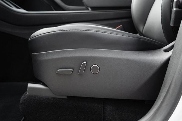 Balts Tesla Model Y 2021 Mārupe, ar dzinēja tilpumu 0.00 L un nobraukumu 71 tūkst. km par 32150 €, foto 8 vietnē AUTOMOTO.COM.LV