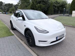 White Tesla Model Y 2021 in Vilnius, with an engine capacity of 0.00 L and mileage of 67 thousand km for 25750 €, photo  on AUTOMOTO.COM.LV
