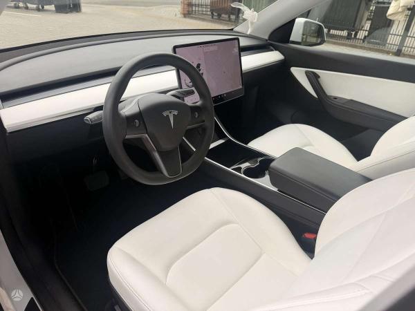 White Tesla Model Y 2021 in Gargzdai, with an engine capacity of 0.00 L and mileage of 91 thousand km for 28900 €, photo 3 on AUTOMOTO.COM.LV