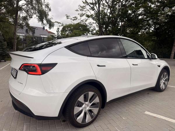 White Tesla Model Y 2021 in Gargzdai, with an engine capacity of 0.00 L and mileage of 91 thousand km for 28900 €, photo 5 on AUTOMOTO.COM.LV
