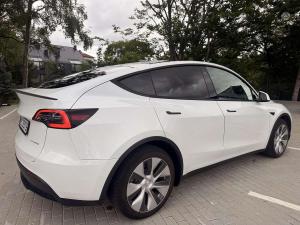 Balts Tesla Model Y 2021 Gargždai, ar dzinēja tilpumu 0.00 L un nobraukumu 91 tūkst. km par 28900 €, foto 6 vietnē AUTOMOTO.COM.LV