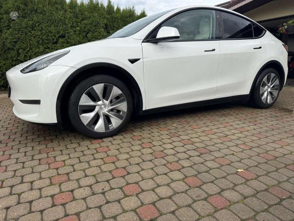 Tesla Model Y 2021 Klaipėda vietnē Balts Tesla Model Y 2021 Klaipėda, ar dzinēja tilpumu 0.00 L un nobraukumu 84 tūkst. km par 26900 €, foto 3 vietnē AUTOMOTO.COM.LV