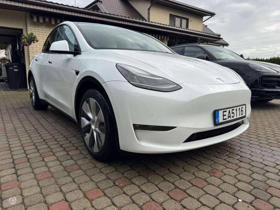 Balts Tesla Model Y 2021 Klaipėda, ar dzinēja tilpumu 0.00 L un nobraukumu 84 tūkst. km par 26900 €, foto 8 vietnē AUTOMOTO.COM.LV