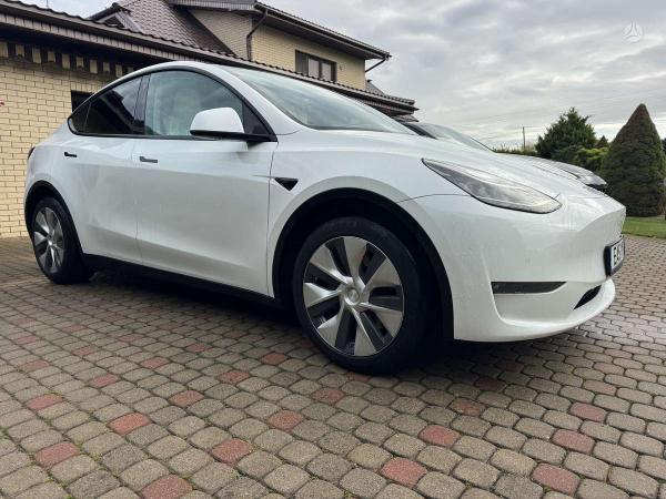 Tesla Model Y 2021 Klaipėda vietnē Balts Tesla Model Y 2021 Klaipėda, ar dzinēja tilpumu 0.00 L un nobraukumu 84 tūkst. km par 26900 €, foto 9 vietnē AUTOMOTO.COM.LV