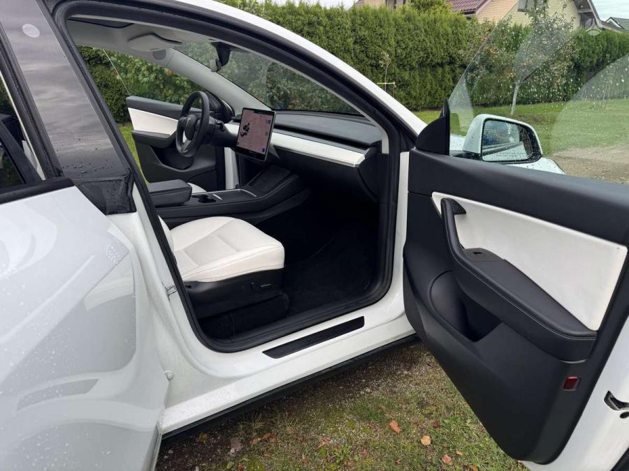 Balts Tesla Model Y 2021 Klaipėda, ar dzinēja tilpumu 0.00 L un nobraukumu 84 tūkst. km par 26900 €, foto 46 vietnē AUTOMOTO.COM.LV
