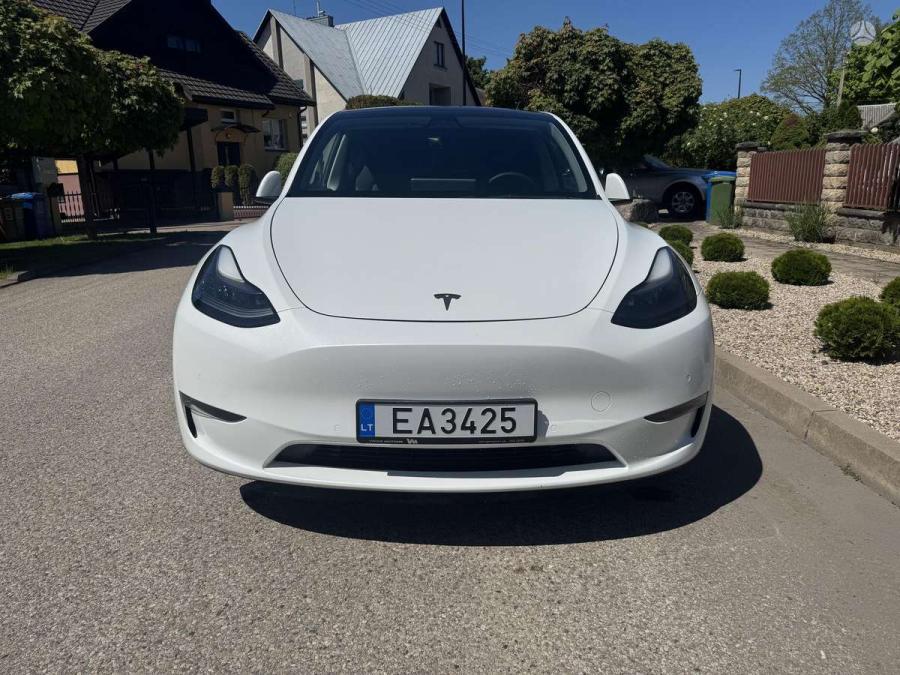 Balts Tesla Model Y 2021 Alīta, ar dzinēja tilpumu 0.00 L un nobraukumu 98 tūkst. km par 28200 €, foto 3 vietnē AUTOMOTO.COM.LV