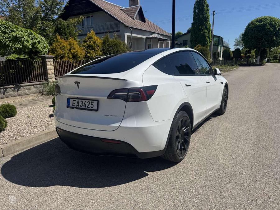 Balts Tesla Model Y 2021 Alīta, ar dzinēja tilpumu 0.00 L un nobraukumu 98 tūkst. km par 28200 €, foto 6 vietnē AUTOMOTO.COM.LV