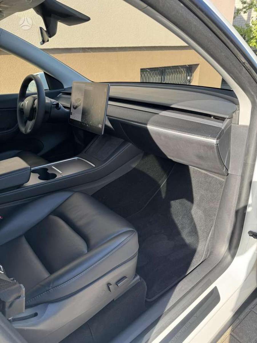 Balts Tesla Model Y 2021 Alīta, ar dzinēja tilpumu 0.00 L un nobraukumu 98 tūkst. km par 28200 €, foto 9 vietnē AUTOMOTO.COM.LV