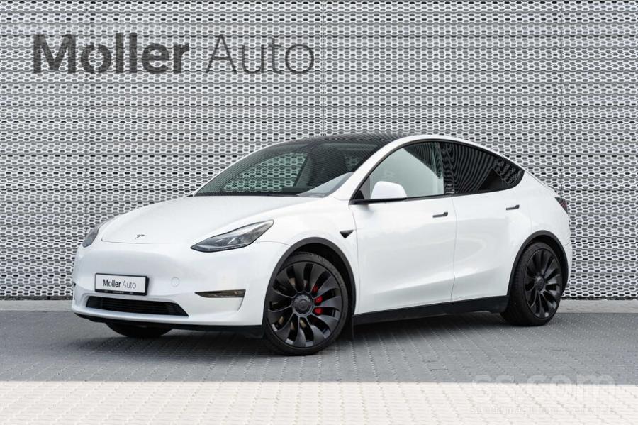 White Tesla Model Y 2022 in Riga, with an engine capacity of 0.00 L and mileage of 24 thousand km for 32499 €, photo 1 on AUTOMOTO.COM.LV
