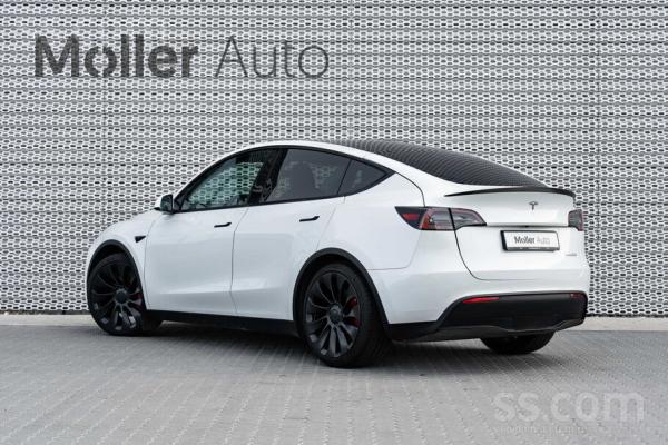White Tesla Model Y 2022 in Riga, with an engine capacity of 0.00 L and mileage of 24 thousand km for 31490 €, photo 3 on AUTOMOTO.COM.LV