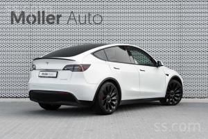 White Tesla Model Y 2022 in Riga, with an engine capacity of 0.00 L and mileage of 24 thousand km for 32499 €, photo 4 on AUTOMOTO.COM.LV