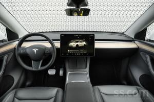 White Tesla Model Y 2022 in Riga, with an engine capacity of 0.00 L and mileage of 24 thousand km for 32499 €, photo 6 on AUTOMOTO.COM.LV