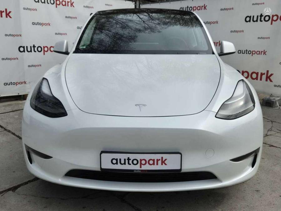 White Tesla Model Y 2022 in Vilnius, with an engine capacity of 0.00 L and mileage of 33 thousand km for 34900 €, photo 2 on AUTOMOTO.COM.LV