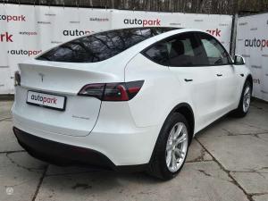 White Tesla Model Y 2022 in Vilnius, with an engine capacity of 0.00 L and mileage of 33 thousand km for 34900 €, photo 4 on AUTOMOTO.COM.LV
