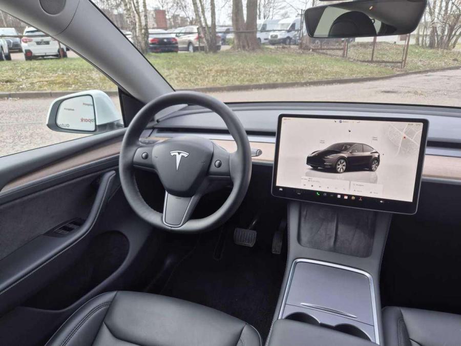 White Tesla Model Y 2022 in Vilnius, with an engine capacity of 0.00 L and mileage of 33 thousand km for 34900 €, photo 7 on AUTOMOTO.COM.LV