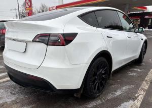 White Tesla Model Y 2022 in Vilnius, with an engine capacity of 0.00 L and mileage of 71 thousand km for 24684 €, photo 4 on AUTOMOTO.COM.LV