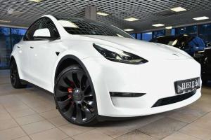 Balts Tesla Model Y 2022 Tallina, ar dzinēja tilpumu 0.00 L un nobraukumu 70 tūkst. km par 39890 €, foto  vietnē AUTOMOTO.COM.LV