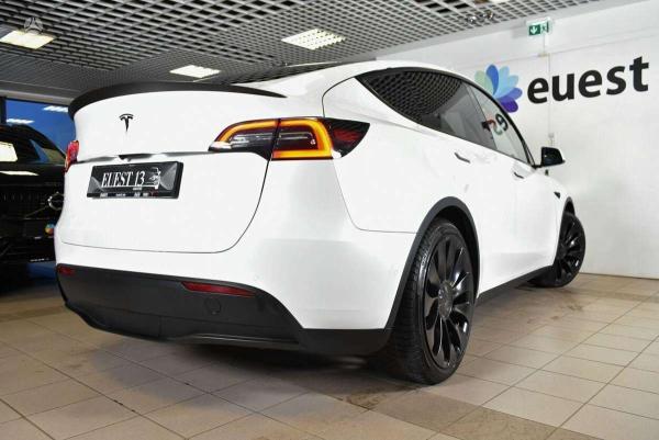 White Tesla Model Y 2022 in Tallinn, with an engine capacity of 0.00 L and mileage of 70 thousand km for 39890 €, photo 4 on AUTOMOTO.COM.LV