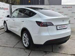 White Tesla Model Y 2022 in Vilnius, with an engine capacity of 0.00 L and mileage of 33 thousand km for 34900 €, photo 5 on AUTOMOTO.COM.LV