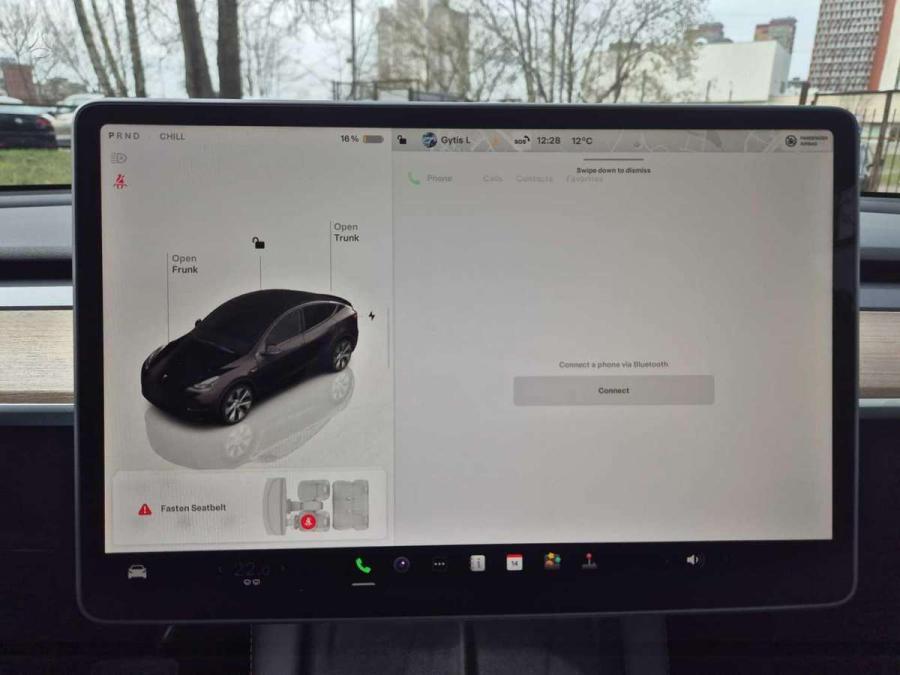 White Tesla Model Y 2022 in Vilnius, with an engine capacity of 0.00 L and mileage of 33 thousand km for 34900 €, photo 17 on AUTOMOTO.COM.LV