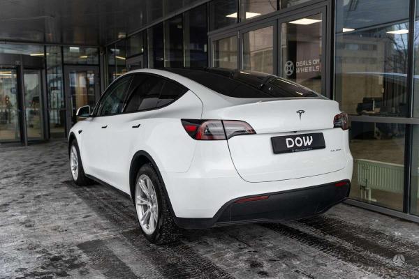 White Tesla Model Y 2022 in Vilnius, with an engine capacity of 0.00 L and mileage of 160 thousand km for 29500 €, photo 5 on AUTOMOTO.COM.LV