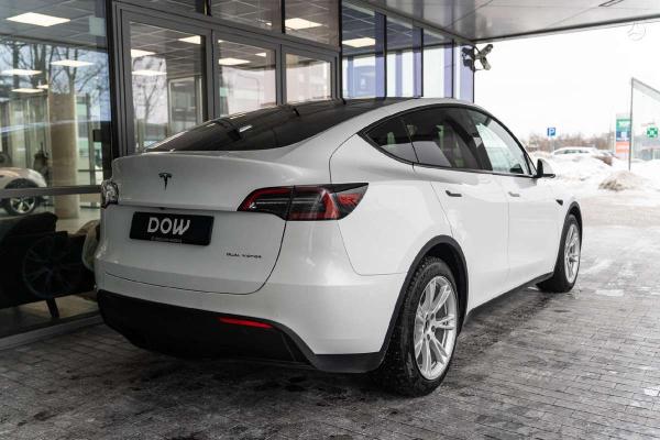 White Tesla Model Y 2022 in Vilnius, with an engine capacity of 0.00 L and mileage of 160 thousand km for 29500 €, photo 7 on AUTOMOTO.COM.LV