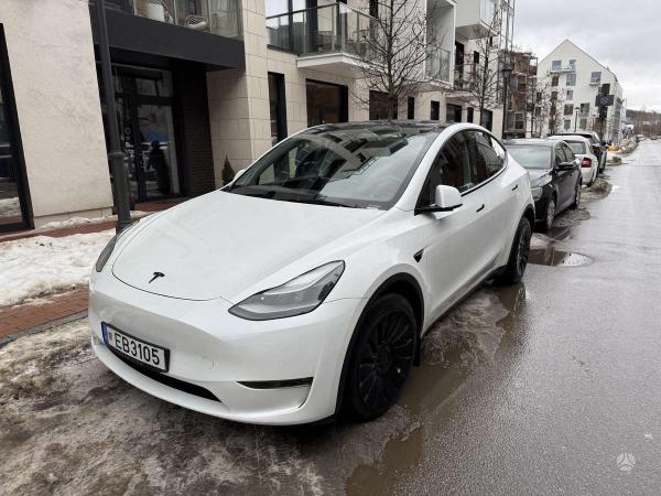 White Tesla Model Y 2022 in Vilnius, with an engine capacity of 0.00 L and mileage of 53 thousand km for 29500 €, photo 2 on AUTOMOTO.COM.LV