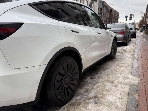White Tesla Model Y 2022 in Vilnius, with an engine capacity of 0.00 L and mileage of 53 thousand km for 29500 €, photo 6 on AUTOMOTO.COM.LV
