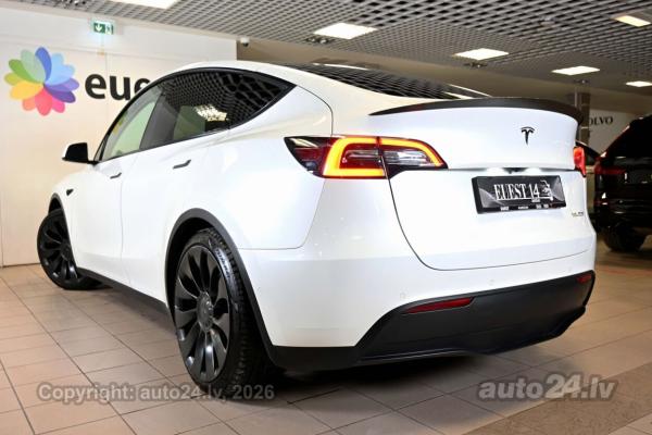 Balts Tesla Model Y 2022 Tallina, ar dzinēja tilpumu 0.00 L un nobraukumu 81 tūkst. km par 38990 €, foto 1 vietnē AUTOMOTO.COM.LV