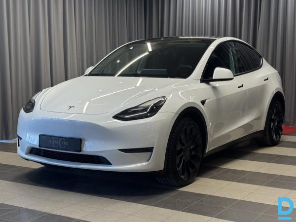 White Tesla Model Y 2022 in Marupe, with an engine capacity of 0.00 L and mileage of 101 thousand km for 31990 €, photo 1 on AUTOMOTO.COM.LV
