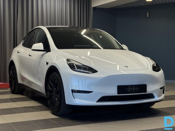 White Tesla Model Y 2022 in Marupe, with an engine capacity of 0.00 L and mileage of 101 thousand km for 31990 €, photo 3 on AUTOMOTO.COM.LV