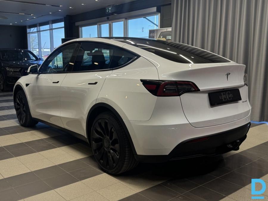 White Tesla Model Y 2022 in Marupe, with an engine capacity of 0.00 L and mileage of 101 thousand km for 31990 €, photo 5 on AUTOMOTO.COM.LV