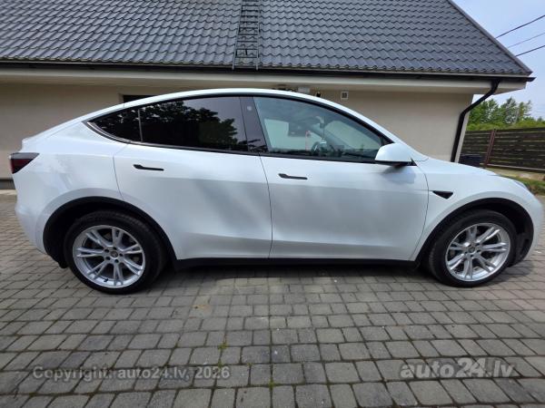 Balts Tesla Model Y 2022 Tallina, ar dzinēja tilpumu 0.00 L un nobraukumu 83 tūkst. km par 33000 €, foto 3 vietnē AUTOMOTO.COM.LV