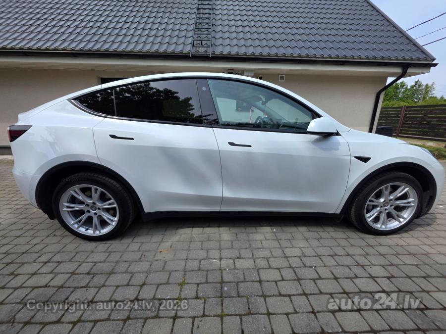 White Tesla Model Y 2022 in Tallinn, with an engine capacity of 0.00 L and mileage of 83 thousand km for 33000 €, photo 4 on AUTOMOTO.COM.LV