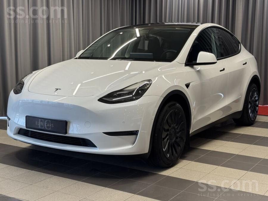 White Tesla Model Y 2022 in Riga, with an engine capacity of 0.00 L and mileage of 105 thousand km for 32990 €, photo 1 on AUTOMOTO.COM.LV