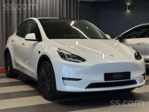 White Tesla Model Y 2022 in Riga, with an engine capacity of 0.00 L and mileage of 105 thousand km for 32990 €, photo 4 on AUTOMOTO.COM.LV