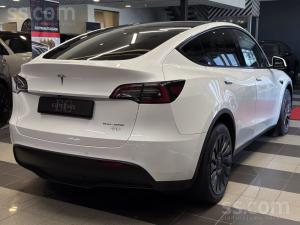 White Tesla Model Y 2022 in Riga, with an engine capacity of 0.00 L and mileage of 105 thousand km for 32990 €, photo 5 on AUTOMOTO.COM.LV