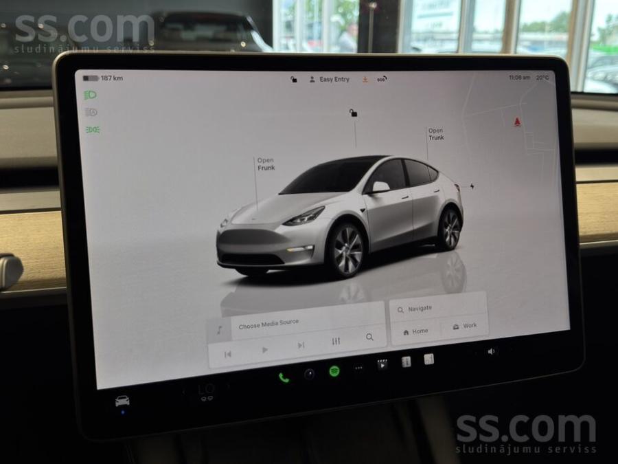 White Tesla Model Y 2022 in Riga, with an engine capacity of 0.00 L and mileage of 105 thousand km for 32990 €, photo 9 on AUTOMOTO.COM.LV