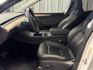 White Tesla Model Y 2022 in Riga, with an engine capacity of 0.00 L and mileage of 105 thousand km for 32990 €, photo 15 on AUTOMOTO.COM.LV