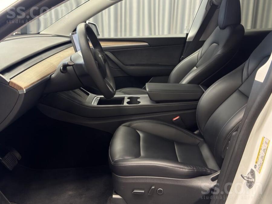 White Tesla Model Y 2022 in Riga, with an engine capacity of 0.00 L and mileage of 105 thousand km for 32990 €, photo 15 on AUTOMOTO.COM.LV