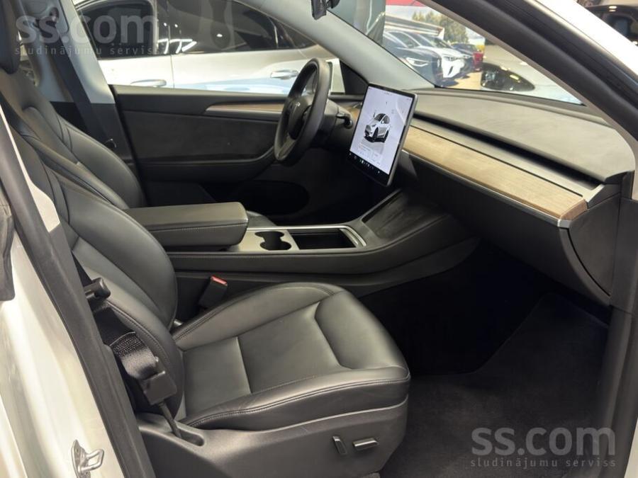 White Tesla Model Y 2022 in Riga, with an engine capacity of 0.00 L and mileage of 105 thousand km for 32990 €, photo 17 on AUTOMOTO.COM.LV