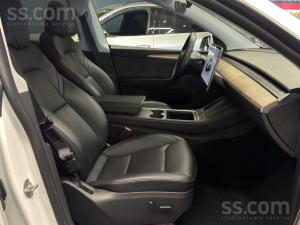 White Tesla Model Y 2022 in Riga, with an engine capacity of 0.00 L and mileage of 105 thousand km for 32990 €, photo 18 on AUTOMOTO.COM.LV